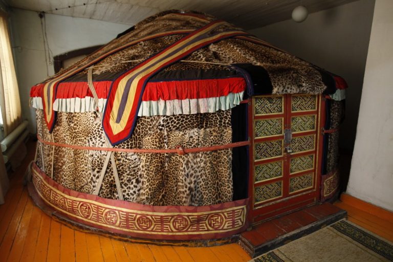 Bogd Khaan Palace Museum (Winter Palace of the Bogd Khan) | Mongolia Tours